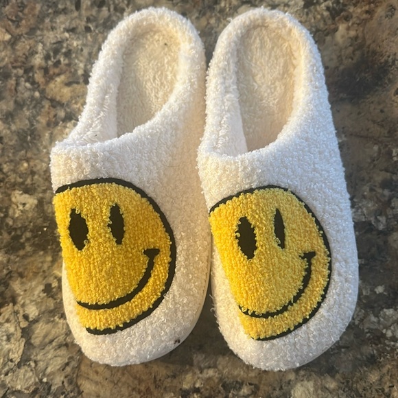 Dot Dot Smile | Shoes | Smiley Face Slippers New 95 | Poshmark